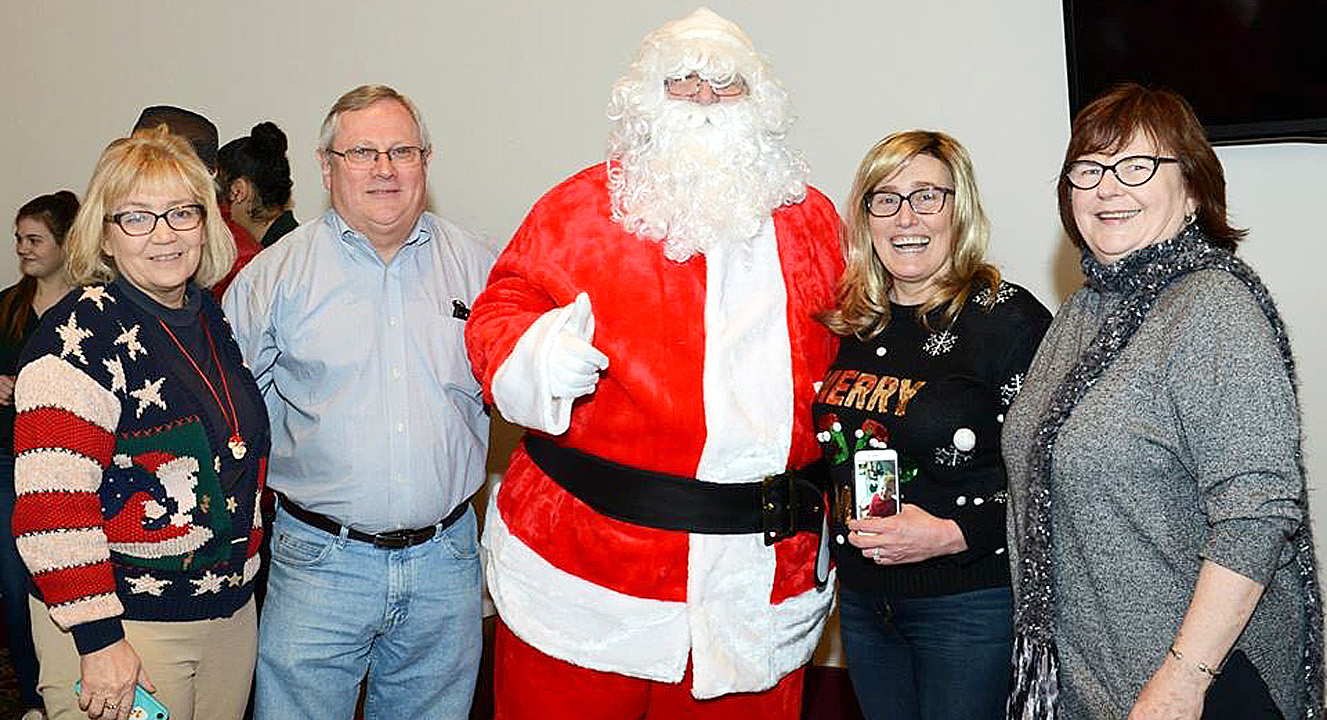 SC Elks hold breakfast with Santa | News, Sports, Jobs - The Express